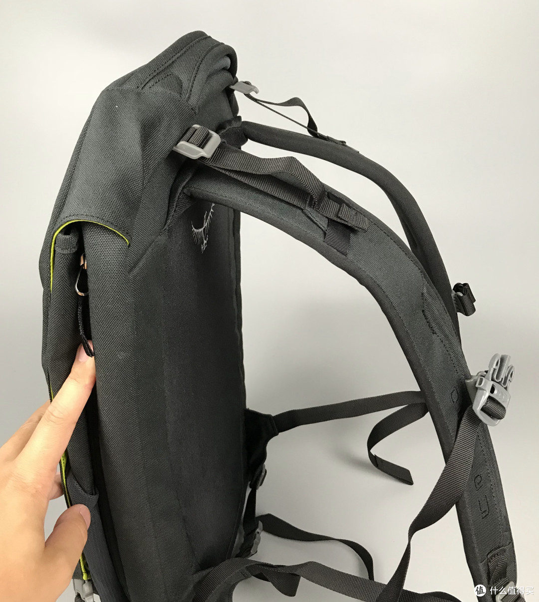 Osprey Pixel 城市日用通勤背包功能介绍及场景展示_双肩电脑包_什么值得买