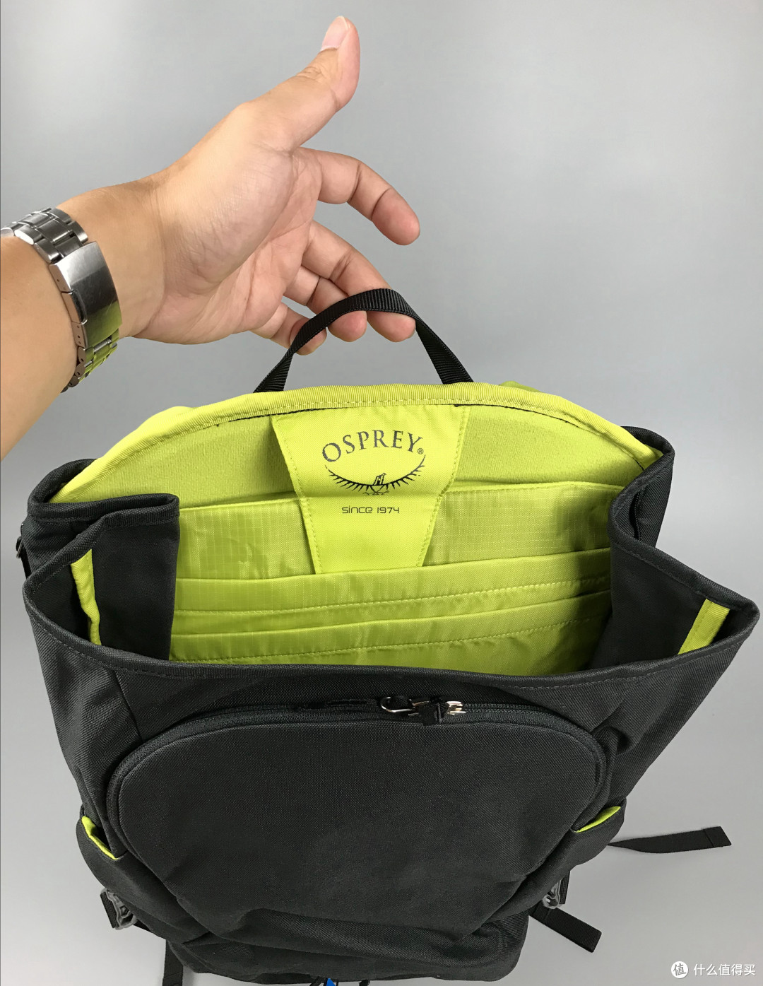 Osprey Pixel 城市日用通勤背包功能介绍及场景展示_双肩电脑包_什么值得买