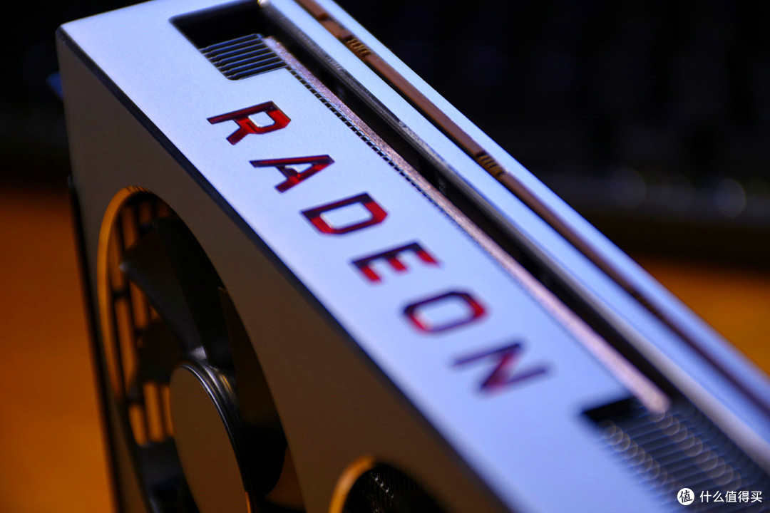 风头不能让别人全占了！AMD Radeon™ VII 来也！_显卡_什么值得买