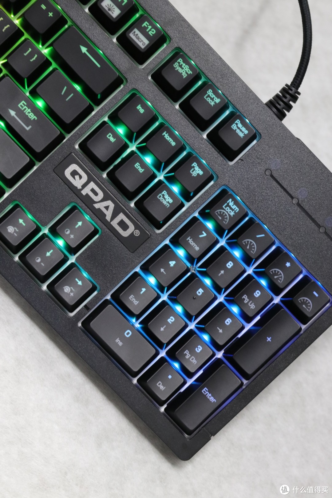 直接用水冲，最简单粗暴的键盘清洁方式 QPAD KO-90 RGB电竞键盘_键盘_什么值得买