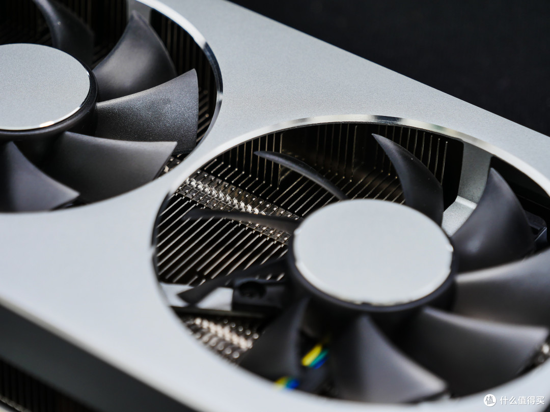 Radeon VII开箱测试：制程升级能否带来性能飞跃_显卡_什么值得买