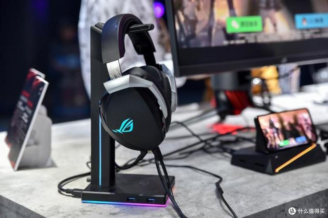 「2019 ROG 新品发布」电竞外设BUFF加持，吃鸡你会选哪款_电脑外设_什么值得买