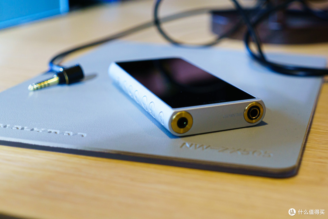 40周年纪念款Walkman究竟如何？小小值奉上现场上手实拍体验 看完再下单也不迟_随身播放器_什么值得买