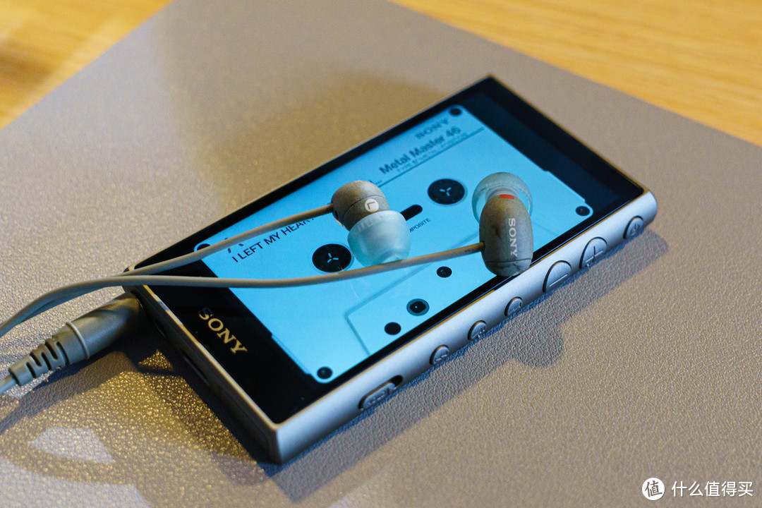 40周年纪念款Walkman究竟如何？小小值奉上现场上手实拍体验 看完再下单也不迟_随身播放器_什么值得买