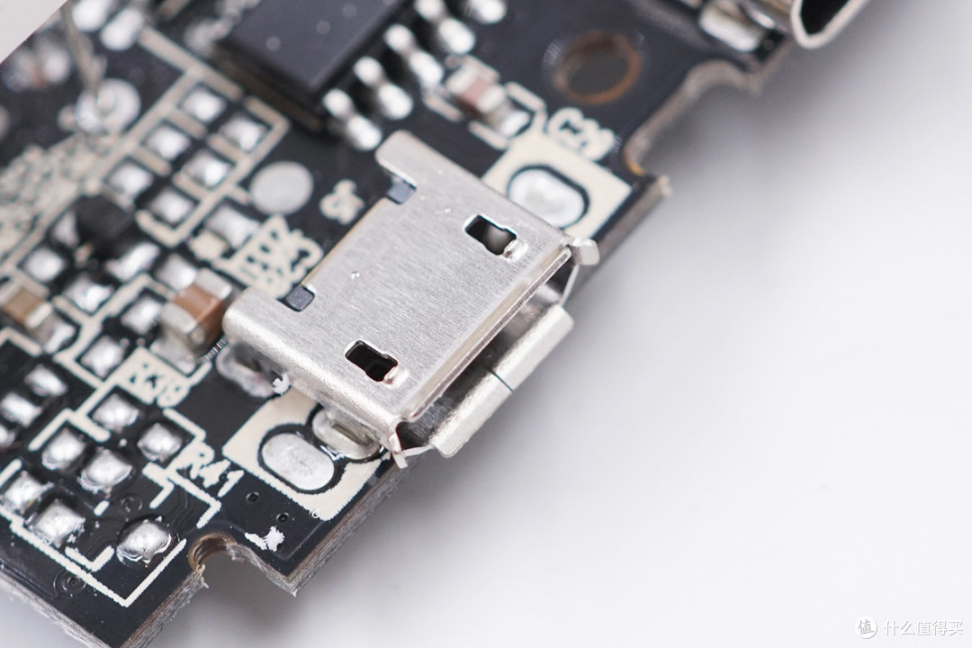 拆解报告：aigo 20000mAh 18W PD双向快充移动电源F20000PD_移动电源_什么值得买