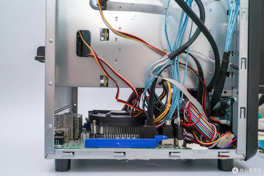 组装一台小巧的8盘位万兆NAS，参考翼王使用永擎C236主板，E3是否还值得下手？_NAS存储_什么值得买