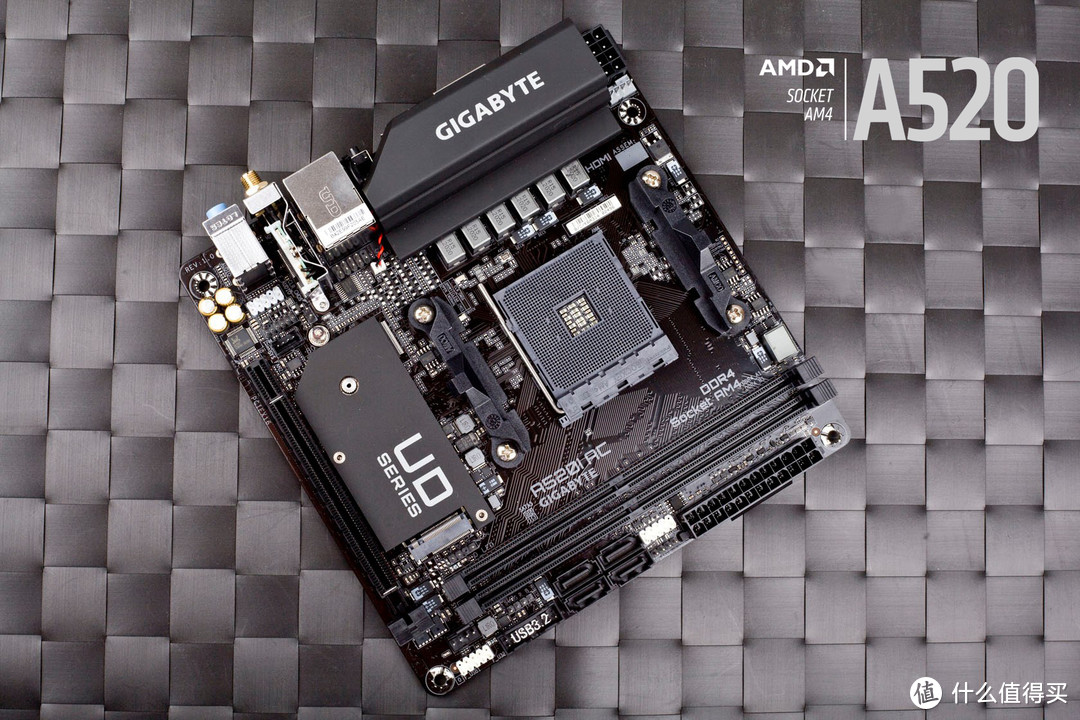 【老黄搞机 篇二十五】实用和稳定至上，技嘉A520I AC主板开箱体验 _主板_什么值得买