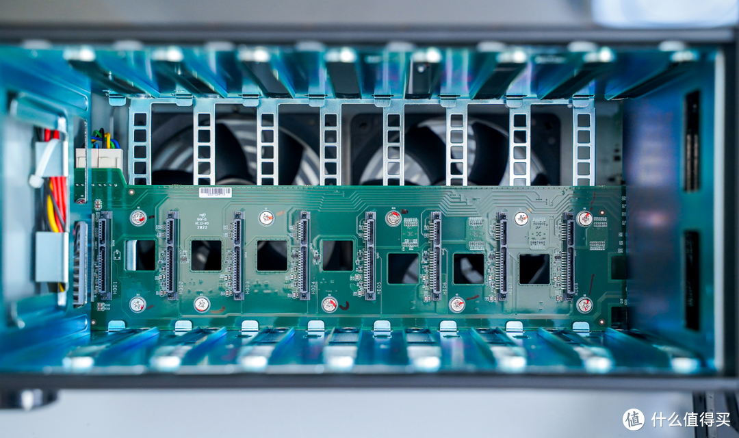 专业生产力NAS：威联通TS-832PX 8盘位双2.5G+双万兆NAS体验测评_NAS存储_什么值得买