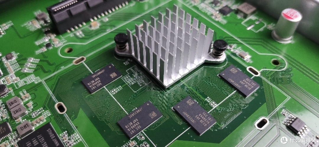 轻松硬解4K！ADM4.0首发机型！爱速特NAS新品AS3304T开箱_NAS存储_什么值得买