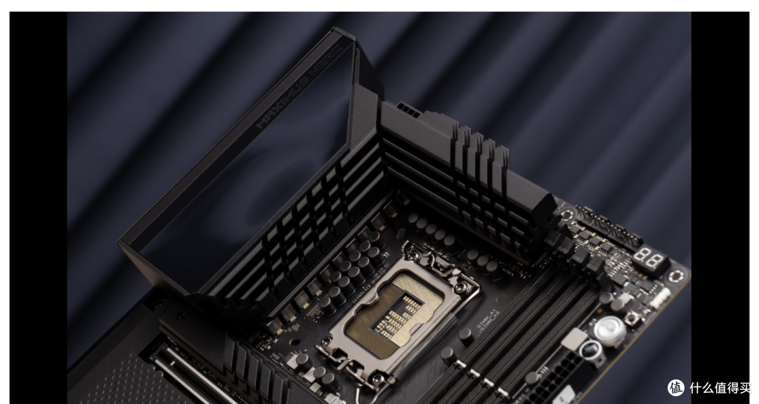 ROG Maximus Z690开箱：拥有PCIe 5.0 M.2接口与显卡快拆设计的全能主板_主板_什么值得买