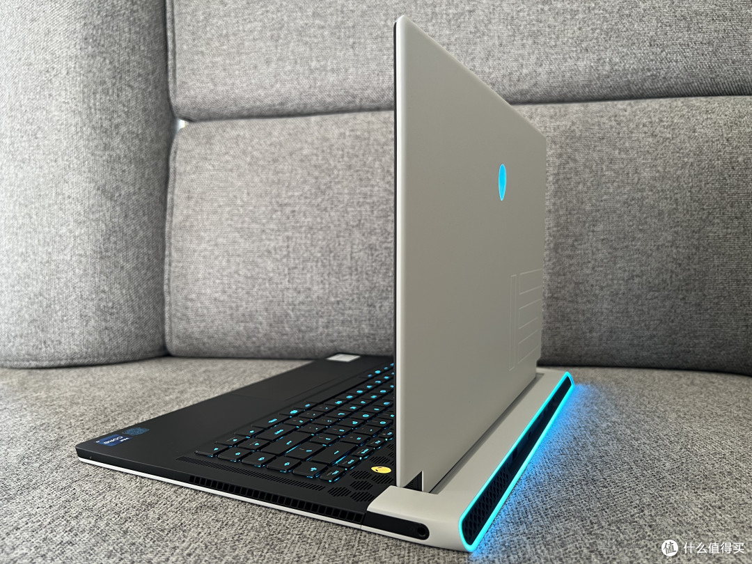 性能和仪式感拉满的游戏利器，外星人 Alienware X15 R1 游戏笔记本到站秀_游戏本_什么值得买