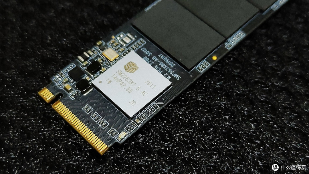 绿联1TB NVMe移动固态硬盘（PSSD）试用体验，全网首拆抢先看内部结构，附SSD在雷电3下的极限性能测试_固态硬盘_什么值得买