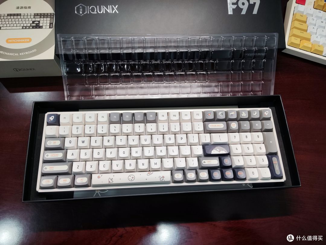 宇宙来啦！IQUNIX F97漫游指南 三模无线机械键盘开箱_键盘_什么值得买