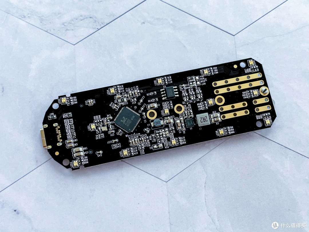 带RGB灯效的硬盘盒，外观颜值在线，读写速度还很不错：Yottamaster WA1-C3硬盘盒开箱和使用体验_移动硬盘盒_什么值得买