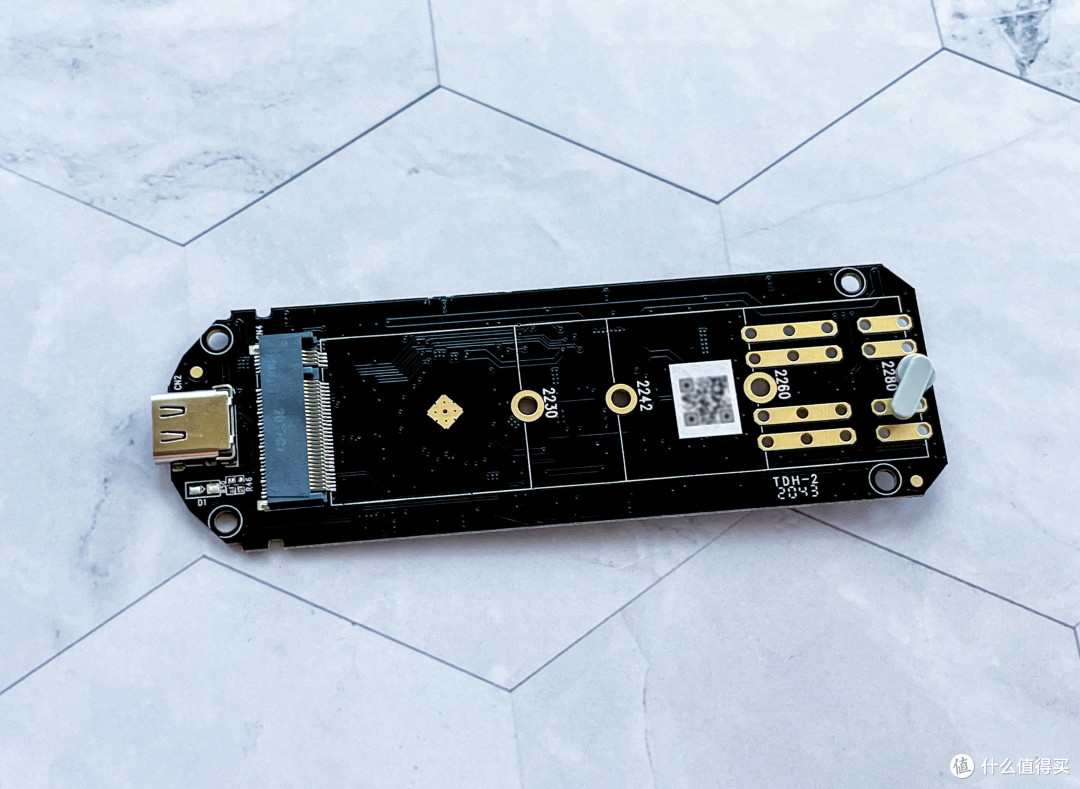 带RGB灯效的硬盘盒，外观颜值在线，读写速度还很不错：Yottamaster WA1-C3硬盘盒开箱和使用体验_移动硬盘盒_什么值得买