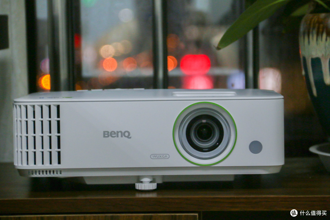 4000流明、四机同屏、双频双路Wifi，明基E592商务投影顶流之作？_投影设备_什么值得买