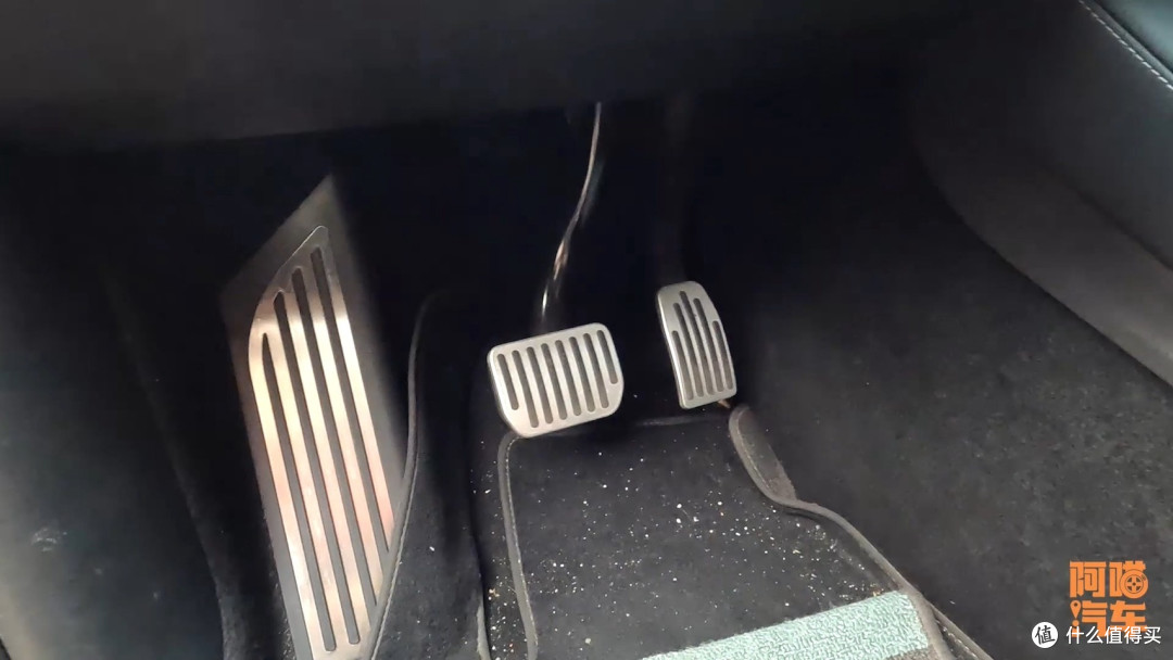 特斯拉单踏板模式广受诟病，真的只有一个踏板吗？喵哥告诉你真相_新能源车_什么值得买
