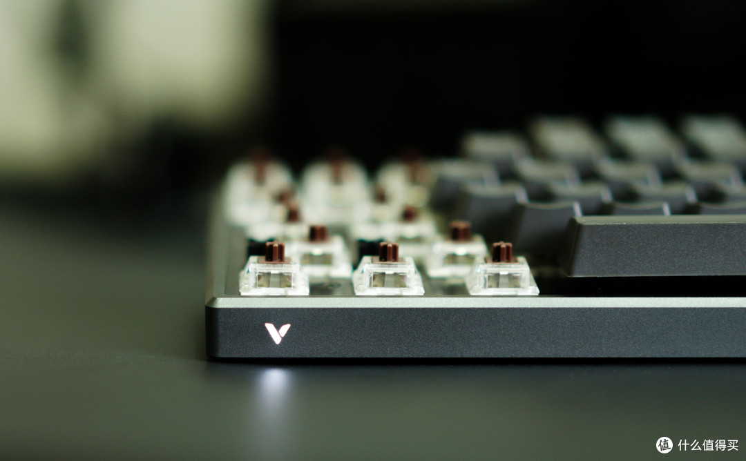 75%配列小尺寸键盘，精致金属边框，雷柏V700-8A机械键盘开箱_键盘_什么值得买