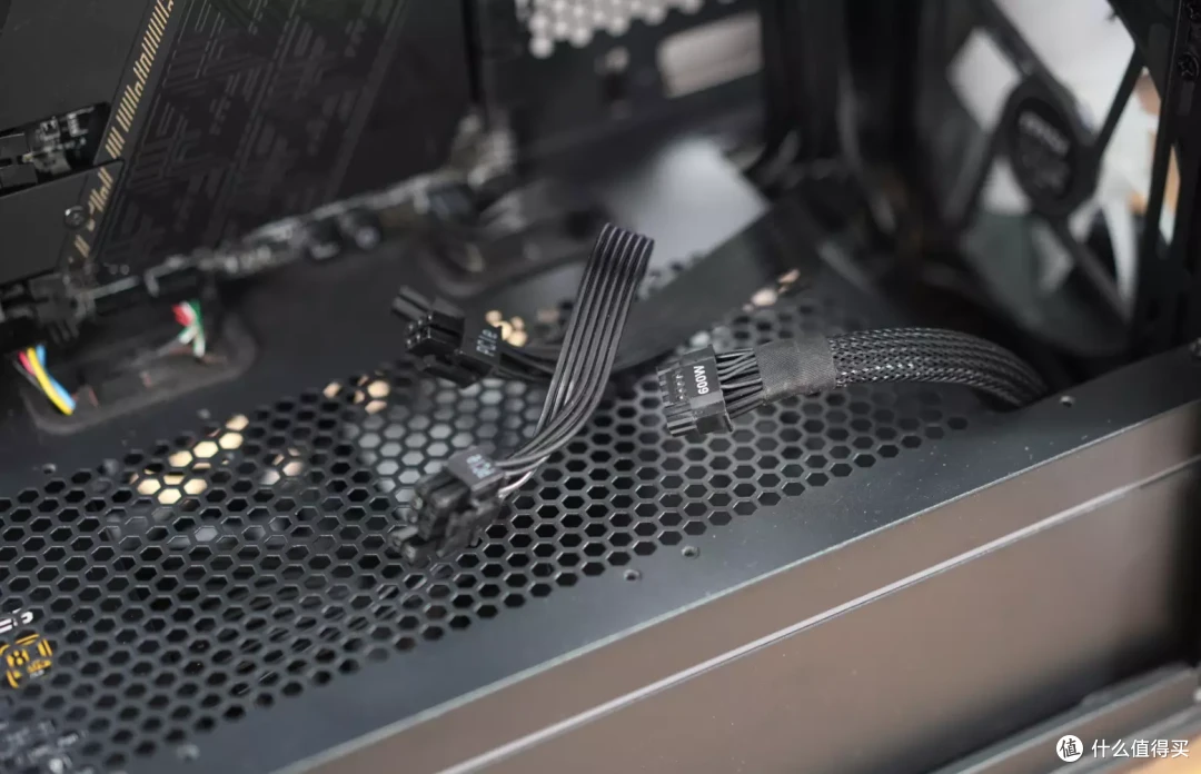 抢首发还是等降价？抢先上手体验2999的AMD 锐龙7 7700X _主板_什么值得买