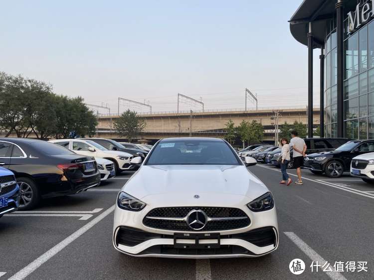 我不是冤种，抄底22款奔驰C260L，30岁前的第一辆车，颜值与性能并存的理智选择_汽车整车_什么值得买