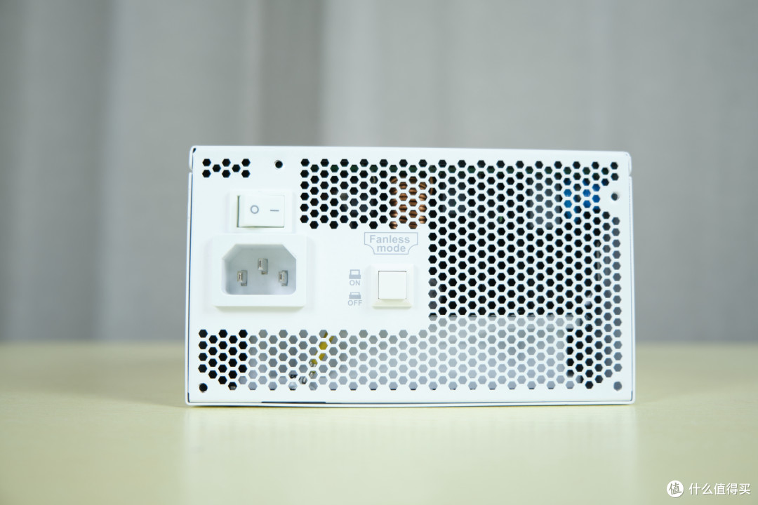 高颜值纯白主机好搭档，先马 颜之神mini AIR雪装版+KW360DW 白色水冷 上机体验_台式机_什么值得买