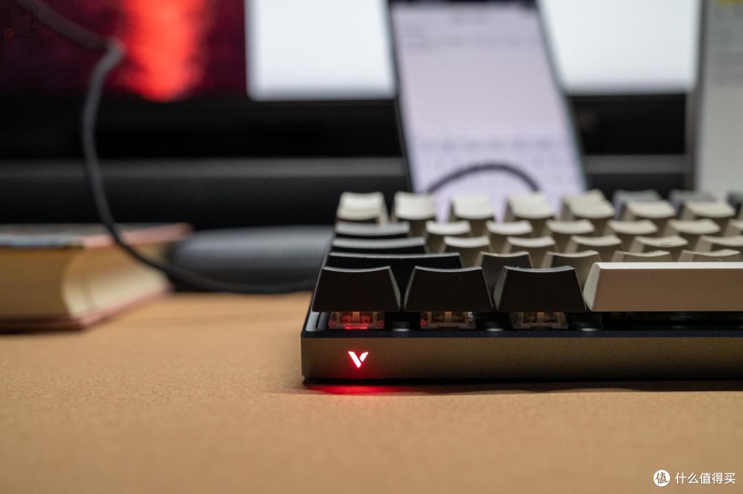 轴体配色选择丰富的机械键盘，能同时连接五台设备，雷柏V700-8A上手_无线键盘_什么值得买