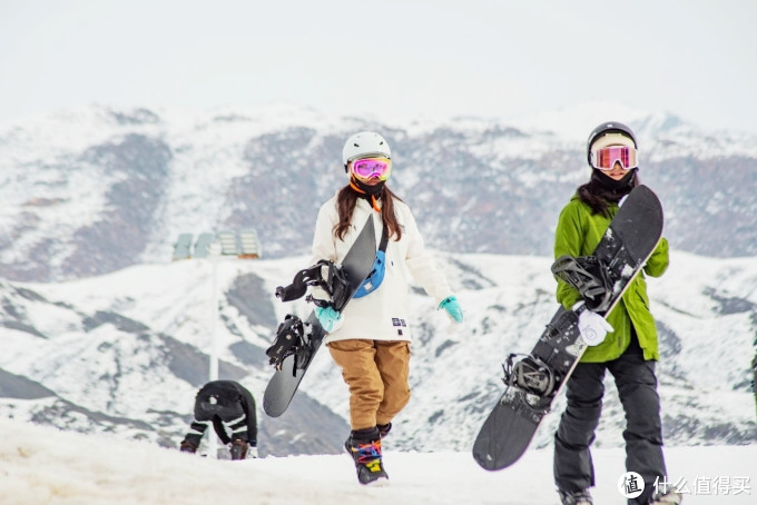【滑雪单板】单板新手进阶滑雪板性价比之王：小黑板Pro 单板新手如何购买滑雪装备_什么值得买