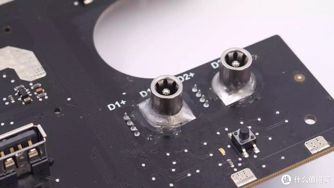 拆解报告：UGREEN绿联600W便携户外电源GS600_移动电源_什么值得买