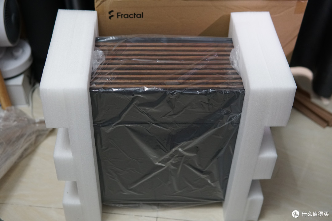分型工艺（Fractral Design）新机箱North初体验！999买一个铁皮机箱是大怨种吗？_机箱_什么值得买