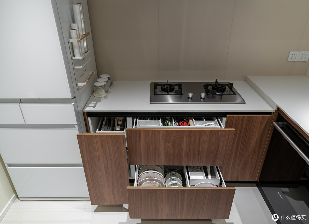 看似家徒四壁，实则不简单，她家的极简日式风，好治愈，好幸福！_家装主材_什么值得买