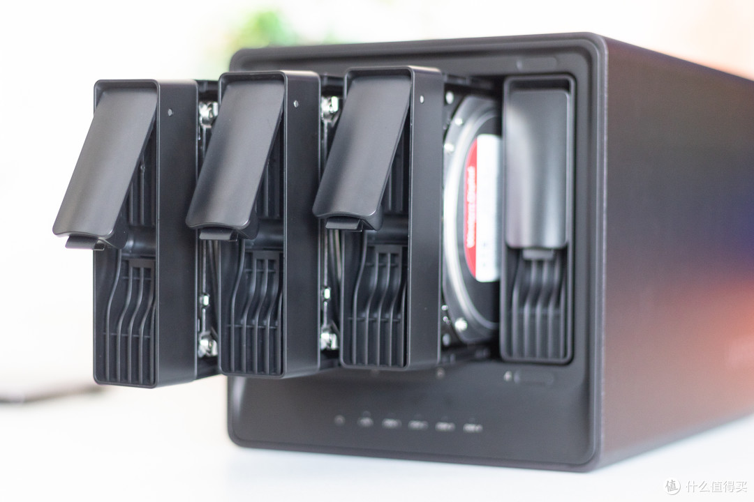 低门槛上手！旗舰4盘NAS：绿联云DX4600实测，扩展性强+超易用，家用首选高性能NAS！_网卡_什么值得买