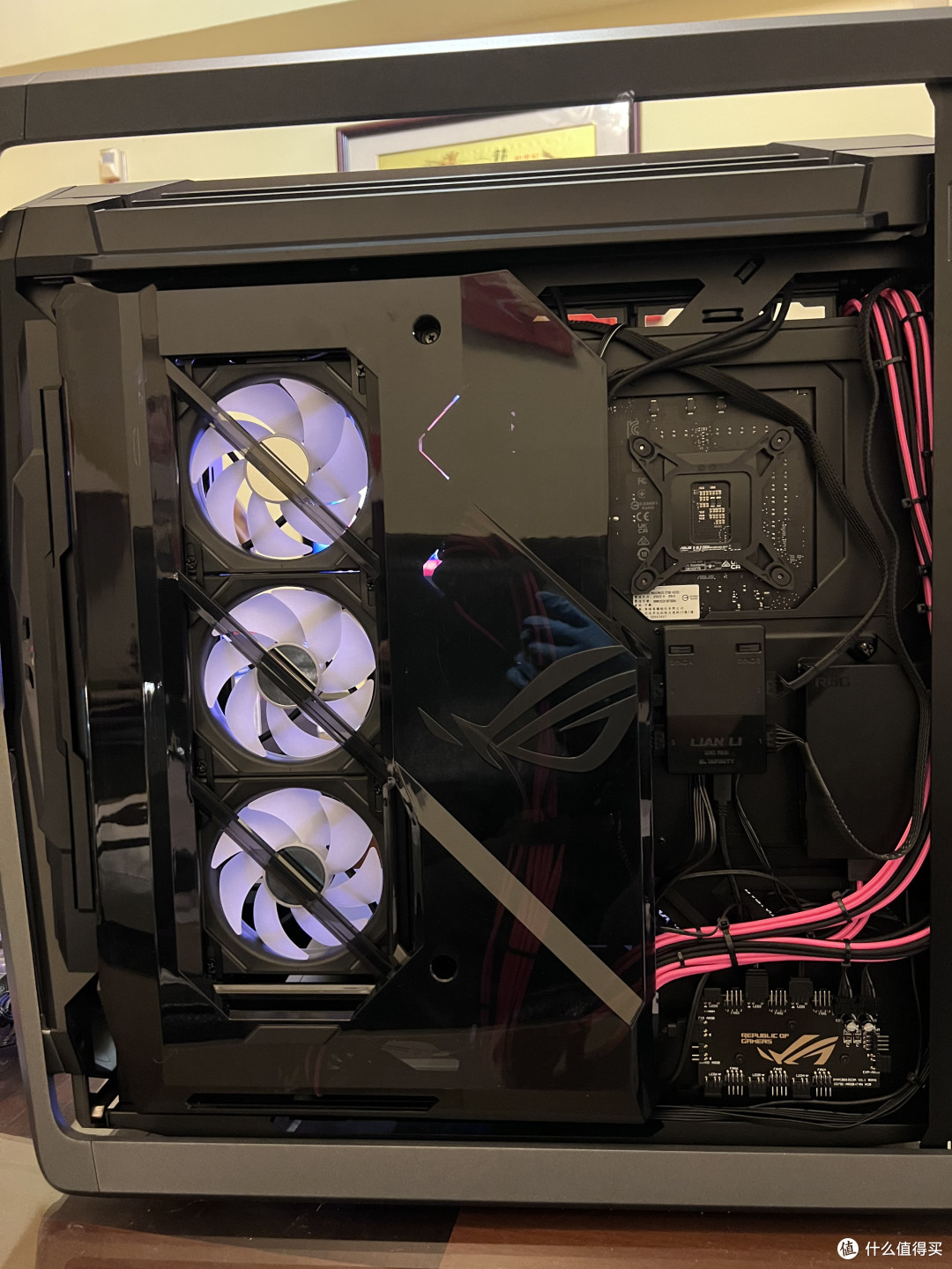 为信仰充值-ROG HYPERION GR701 创世神机箱_机箱_什么值得买