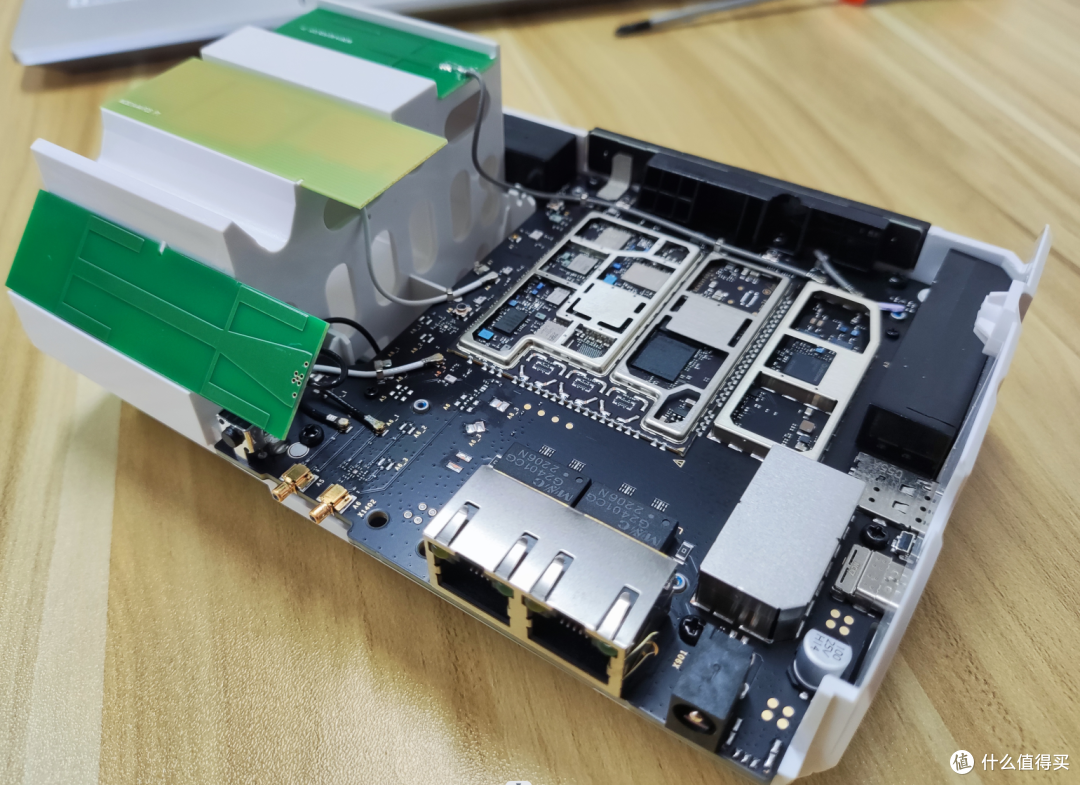 全网首发：某大厂5G CPE的拆解评测！_路由器_什么值得买