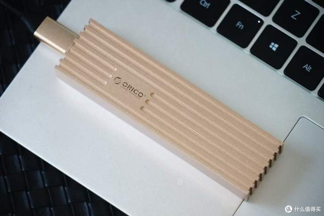 预算更少，效果更好，为全新M2芯片Mac Mini扩容，我是这么做的_移动硬盘盒_什么值得买