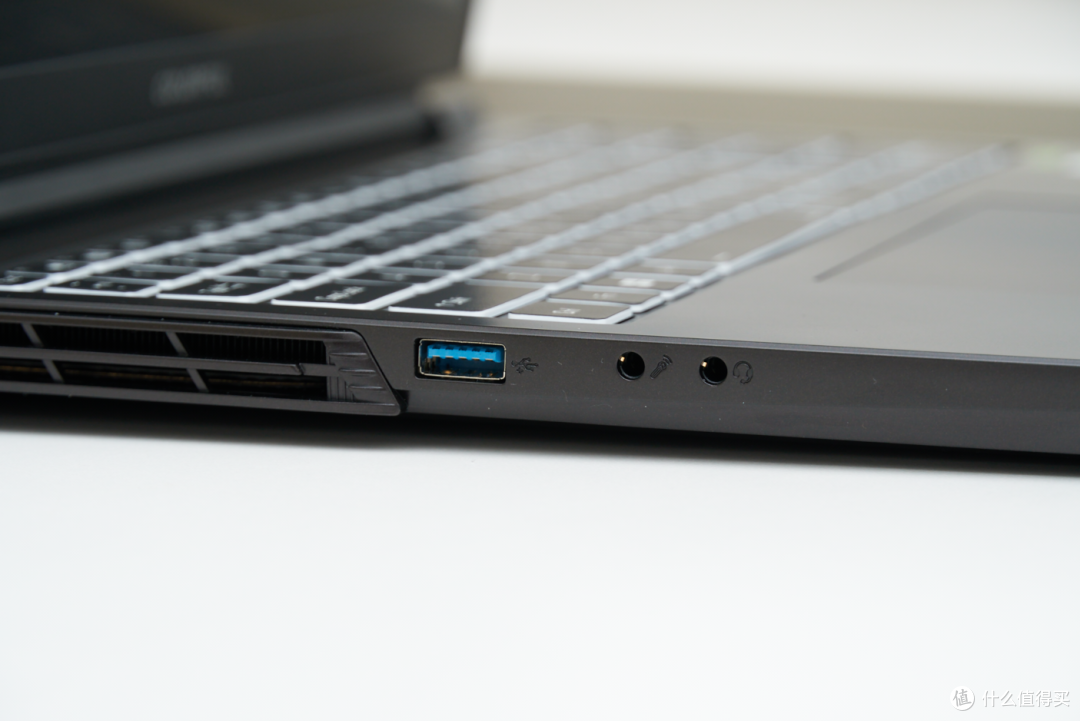 轻薄机身却有着强悍性能 七彩虹将星 X16 Pro 23版游戏笔记本硬核测评__什么值得买