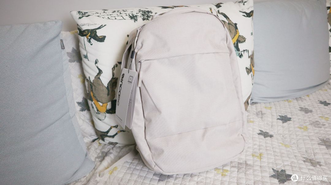 解决电脑背包的痛点，INCASE City Compact BackPack不容错过_双肩电脑包_什么值得买