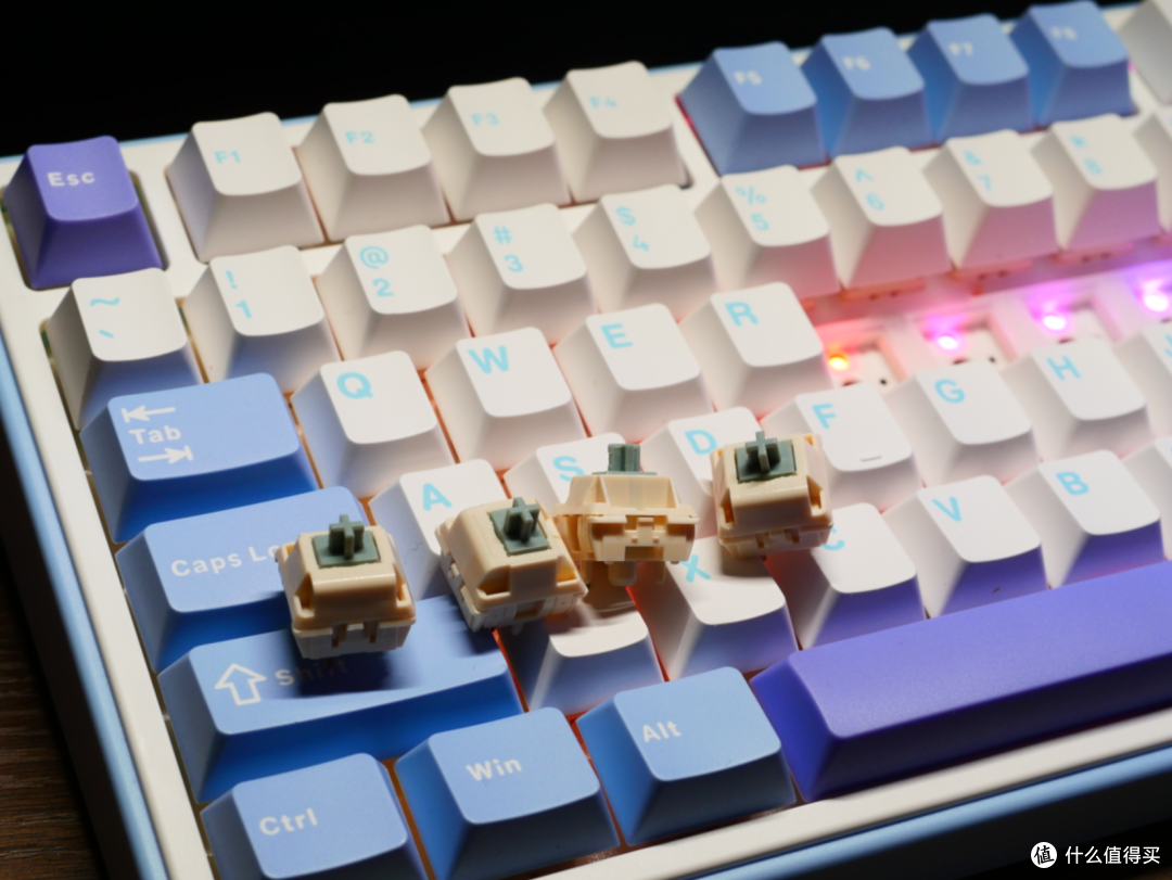 618爆款机械键盘预订，单键开槽极度软弹，RK r75拆解评测_键盘_什么值得买