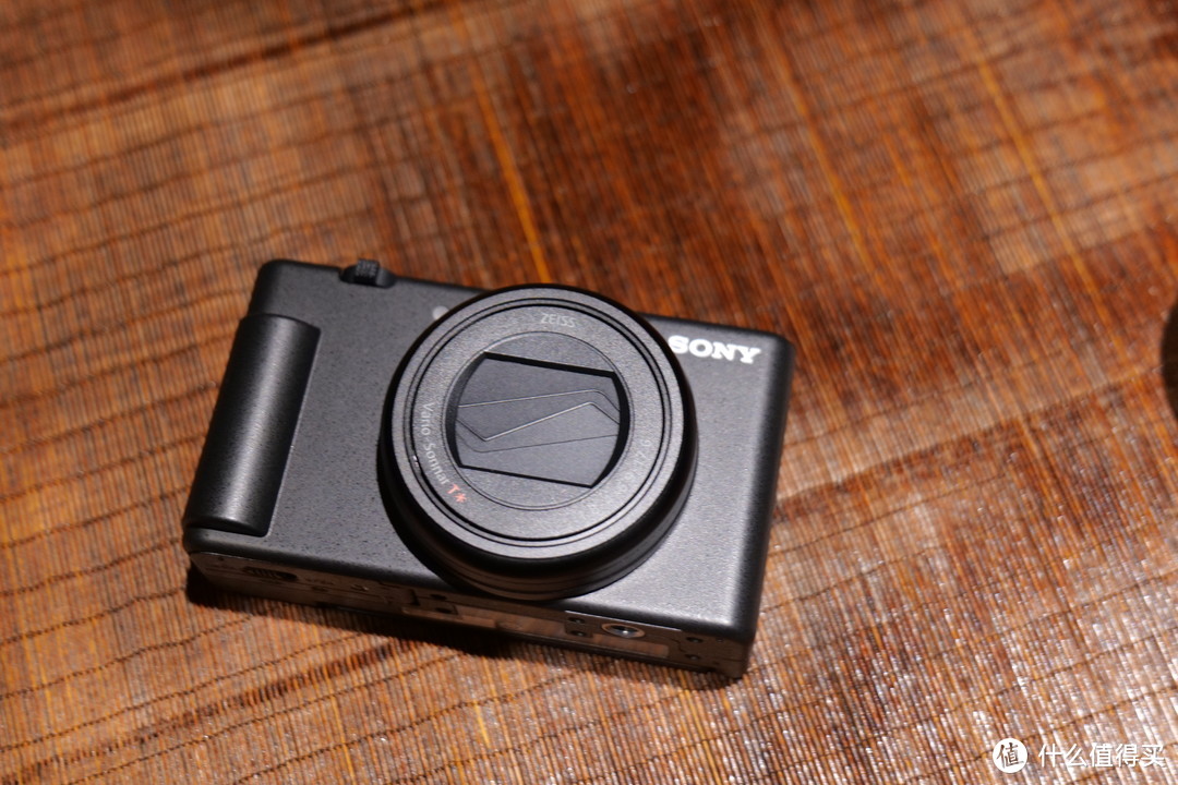 索尼 ZV-1II 相机 上手评测，相机终于不在复杂了，小白直接上手出片。_数码相机_什么值得买