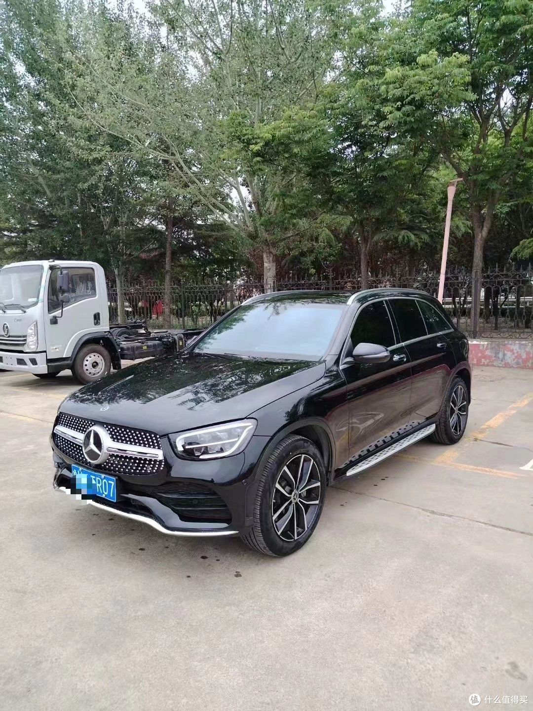奔驰GLC 260L是一款豪华紧凑型SUV，下面是关于其外观设计的一些特点_汽车整车_什么值得买