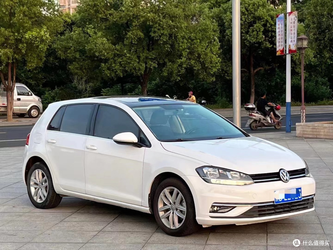 大众高尔夫（Volkswagen Golf）是一款备受欢迎的紧凑型轿车，它在全球范围内都享有很高的声誉_汽车整车_什么值得买
