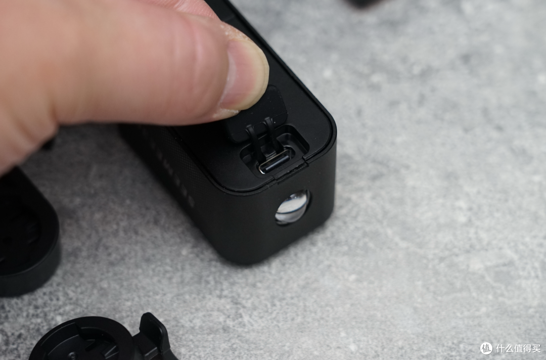 全方位的骑行安全升级！迈极炫SEEMEE 300智能追光尾灯_骑行运动_什么值得买