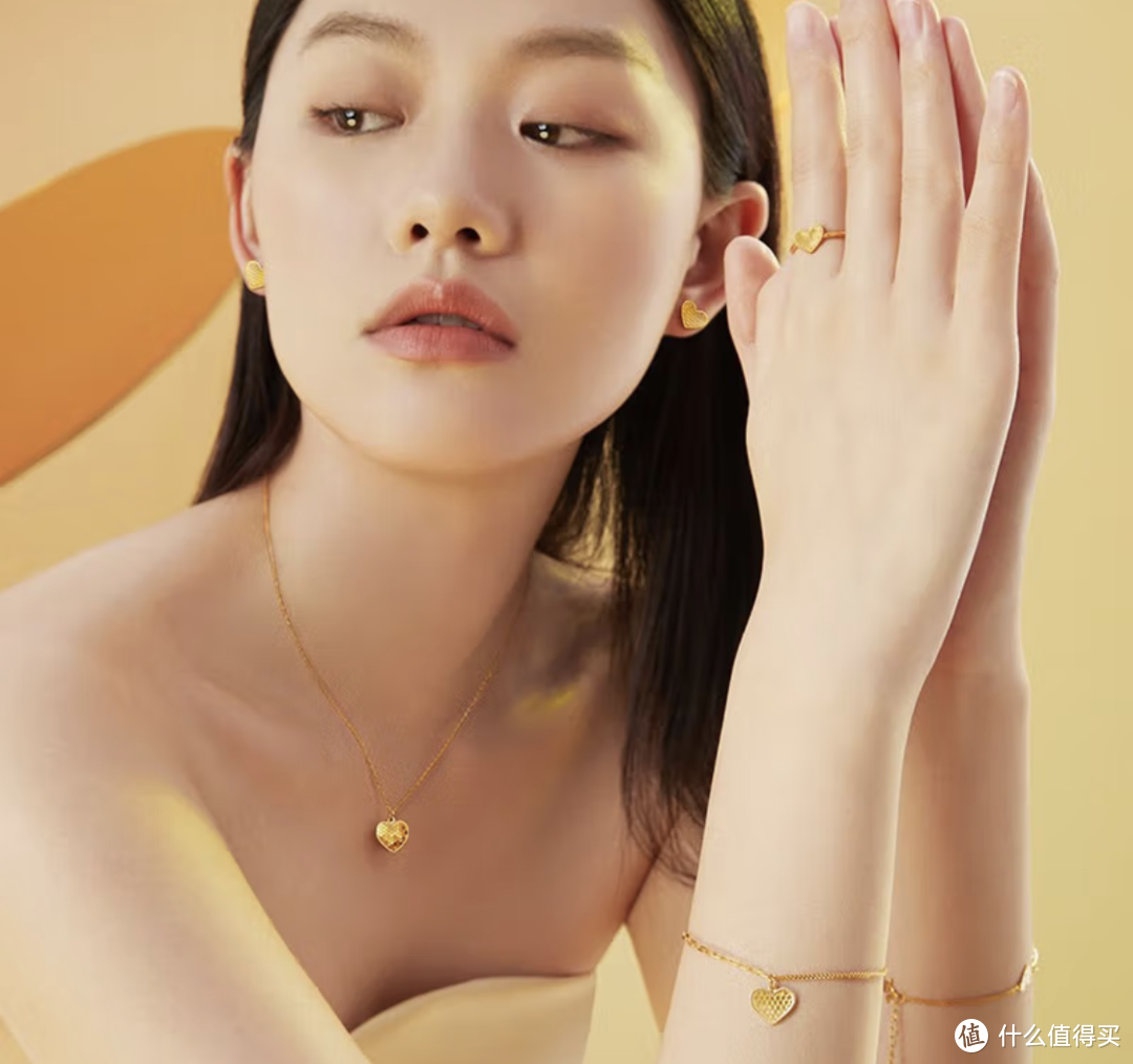 CHJ JEWELLERY 潮宏基 七夕情人节礼物心光5G黄金足金项链女爱心吊坠套链计价工费260元 约3.1g，好价！_黄金项链_什么值得买