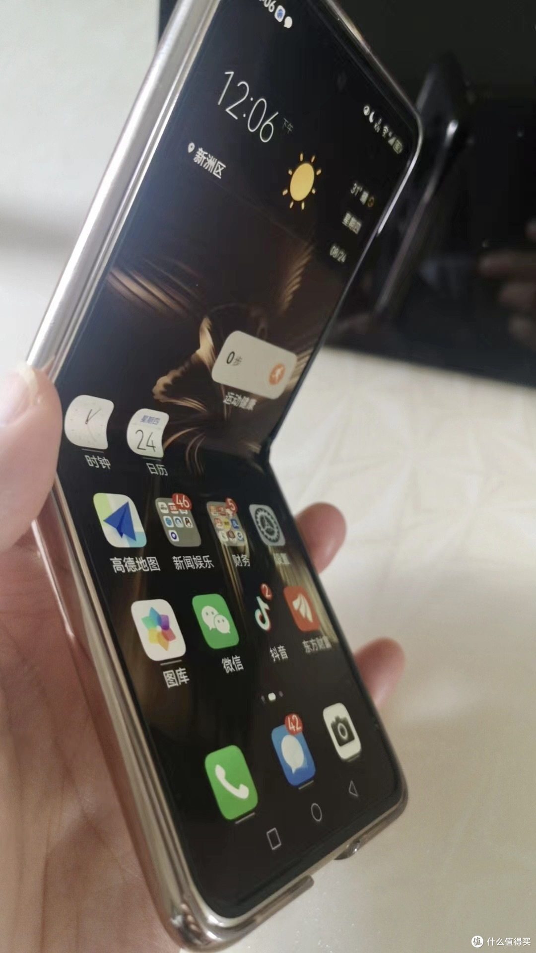 说说花17999元买了华为P50pocket艺术定制版的值与不值，普通人有必要去赶这波折叠潮吗？_手机_什么值得买