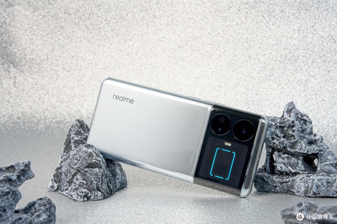 真我GT5体验，骁龙8Gen2+240W+24G+1TB，太超标了_安卓手机_什么值得买