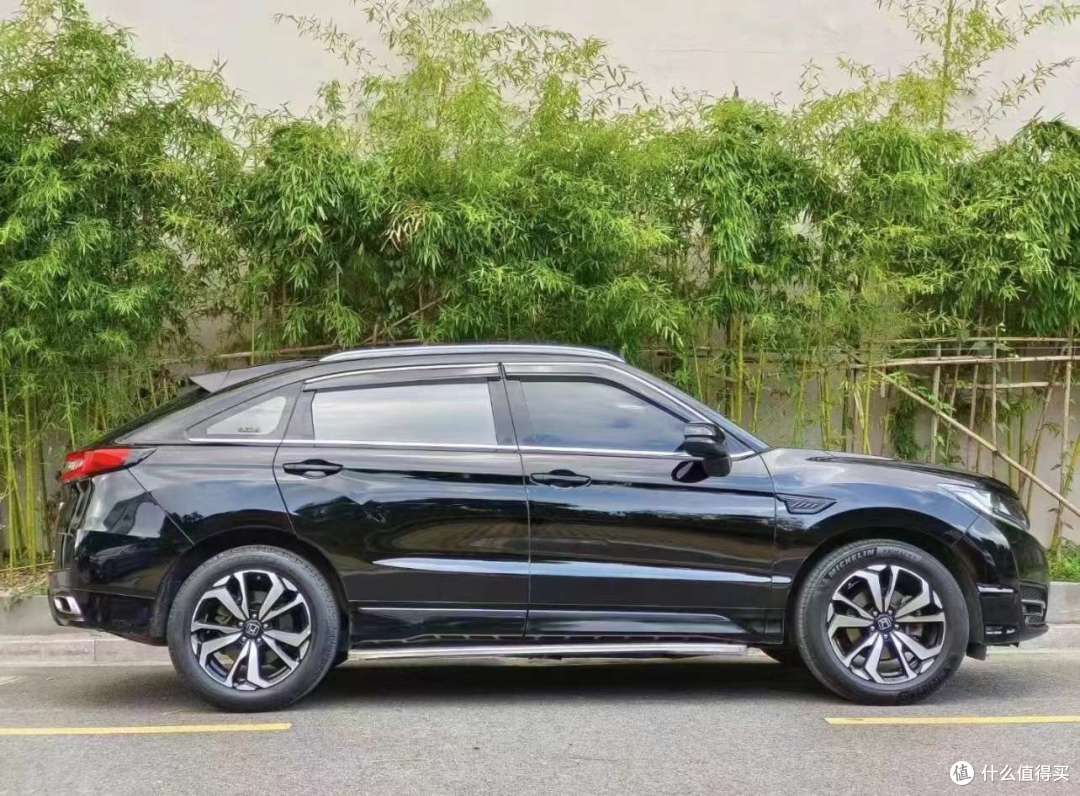 以下是关于本田UR-V车身设计的详细描述_SUV_什么值得买
