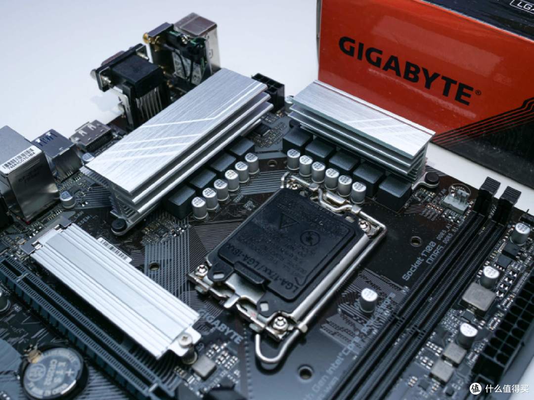 内置一键超频！D5内存黑科技再升级，技嘉B760M白魔鹰测评_主板_什么值得买