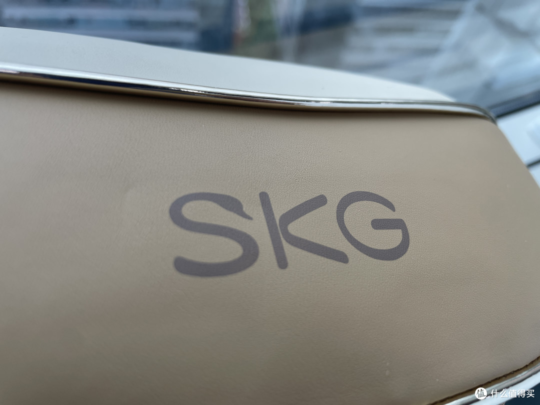 爆品实测丨SKG H5豪华版肩颈按摩仪深度体验，是国货之光？还是智商税？风这么大，到底值不值得买？_按摩器_什么值得买
