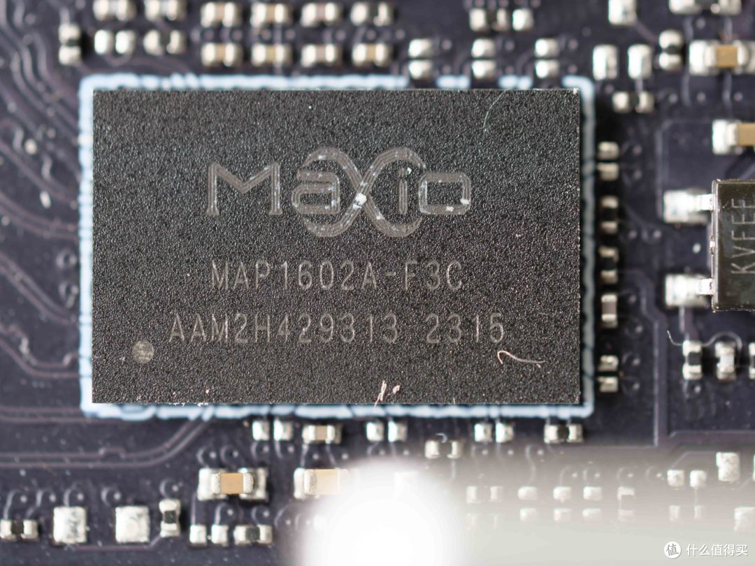 Intel 14代主板CPU即将发布，最适合第二卡槽的SSD竟然是它？_硬盘_什么值得买