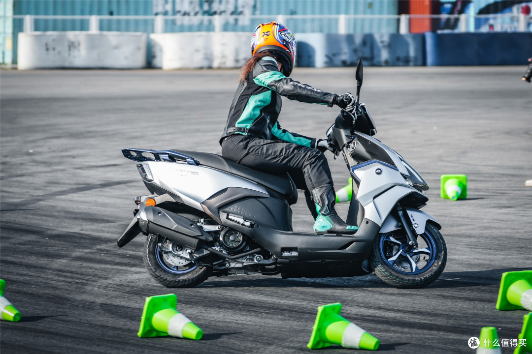9299元起，QJ鸿125对比铃木UY、豪爵AFR，有哪些胜算？_摩托车整车_什么值得买