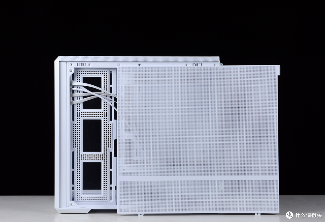 低价入手了一块13700KF之后，搭配4070Ti+乔思伯D301攒台白色海景房主机_机箱_什么值得买
